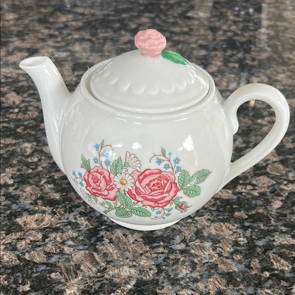 Hallmark | Kitchen | Hallmark Vintage Tea Pot W Pink Flowers And A ...